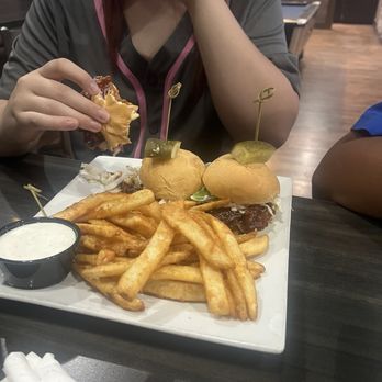 FLOWING TIDE PUB 7 - Updated October 2025 - 132 Photos & 58 Reviews ...