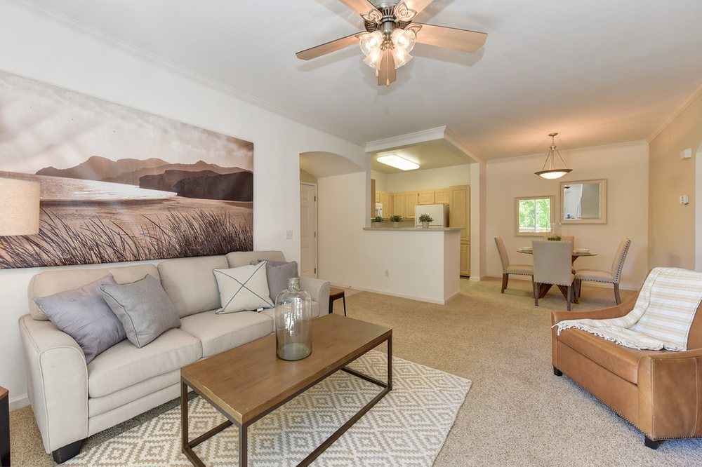 EMERALD POINTE APARTMENTS - Updated December 2025 - 28 Photos & 16 ...