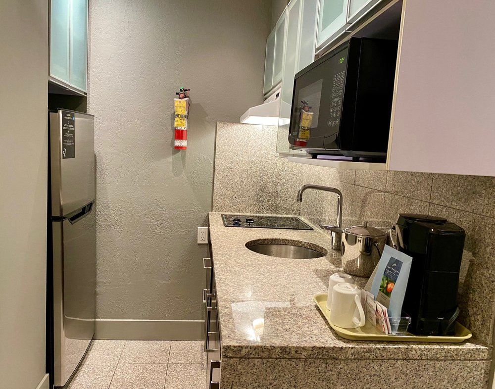 RED LION INN & SUITES VICTORIA - Updated December 2025 - 44 Photos & 35 ...