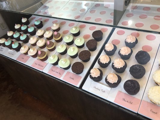 CELEBRITY CUPCAKES - Updated September 2024 - 196 Photos & 289 Reviews ...