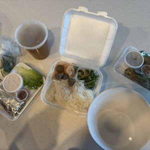 SIMPLY PHO HOUSE - Updated October 2025 - 38 Photos - 905 East ...