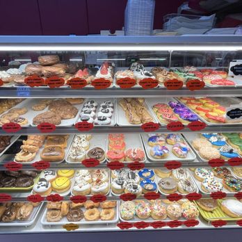DK’S DONUTS & BAKERY - Updated January 2025 - 4442 Photos & 2551 ...