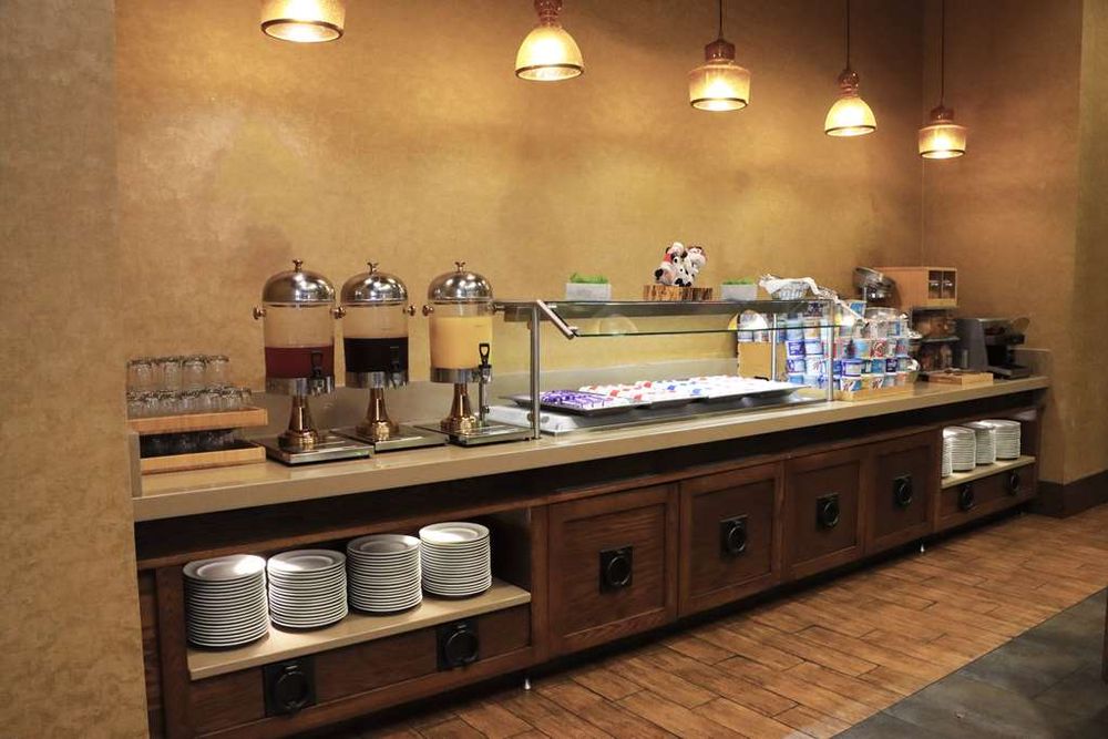 DOUBLETREE BY HILTON HOTEL READING - Updated July 2024 - 247 Photos ...