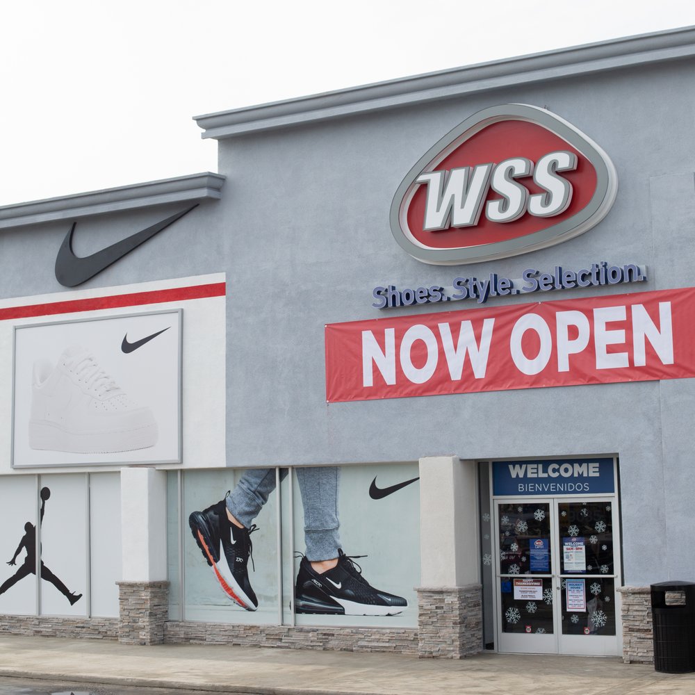 WSS - Updated December 2024 - 12 Reviews - 9035 Woodman Ave, Arleta ...