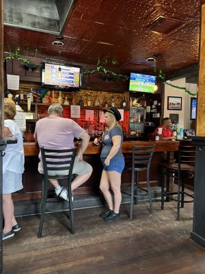 MCBRIDES PUB - Updated January 2026 - 38 Photos & 36 Reviews - 101 ...