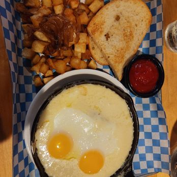 BERLINER PUB - Updated March 2025 - 760 Photos & 756 Reviews - 221 Main ...