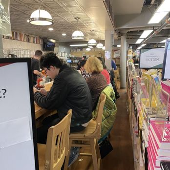 TRIDENT BOOKSELLERS & CAFÉ - Updated August 2024 - 1015 Photos & 2080 ...