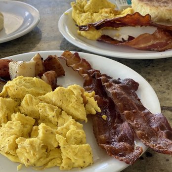 BUZZCATZ COFFEE & SWEETS - Updated July 2024 - 364 Photos & 242 Reviews ...