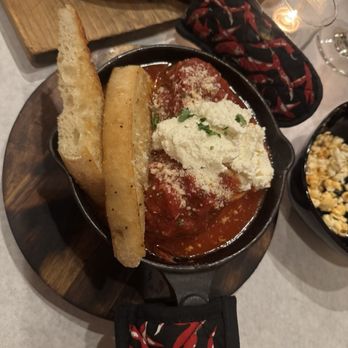 CAST IRON CHEF CHOP HOUSE & OYSTER BAR - Updated February 2025 - 795 ...