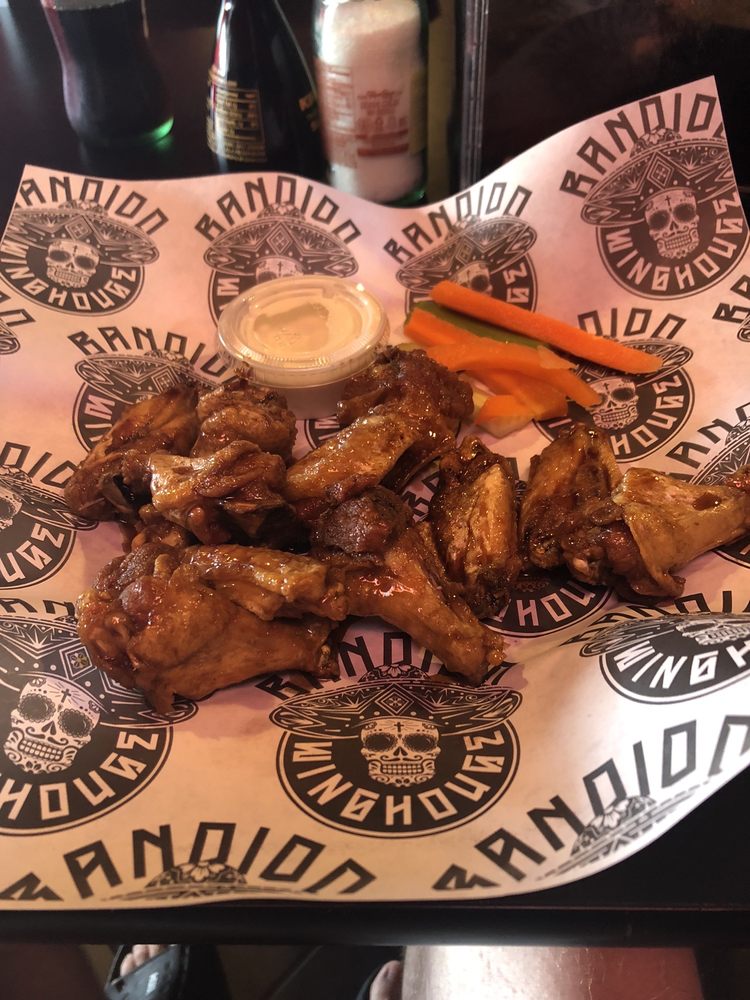 BANDIDO WING HOUSE - 39 Photos & 23 Reviews - 371 Pat Mell Rd SE ...