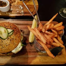 DRAFT GASTROPUB - Updated October 2025 - 202 Photos & 185 Reviews - 664 ...