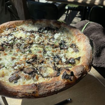 ROBERT’S PIZZA AND DOUGH - Updated June 2024 - 1070 Photos & 925 ...