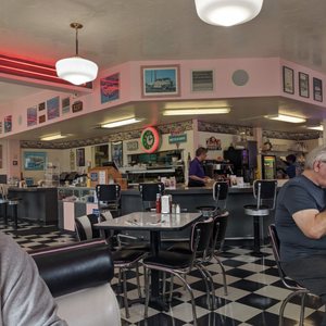 HI-WAY 101 DINER - 132 Photos & 253 Reviews - 392 W Washington St ...