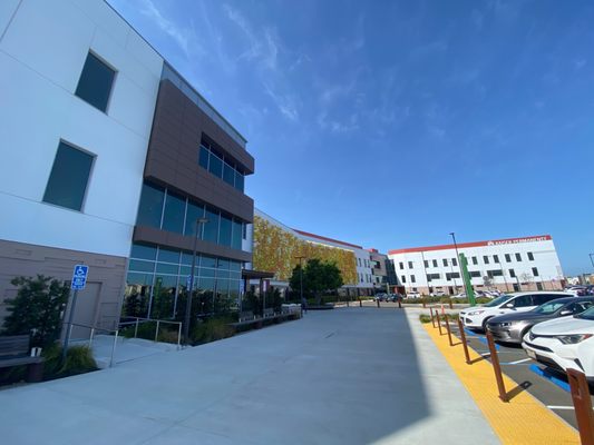 KAISER PERMANENTE DUBLIN MEDICAL OFFICES AND CANCER CENTER with photos ...