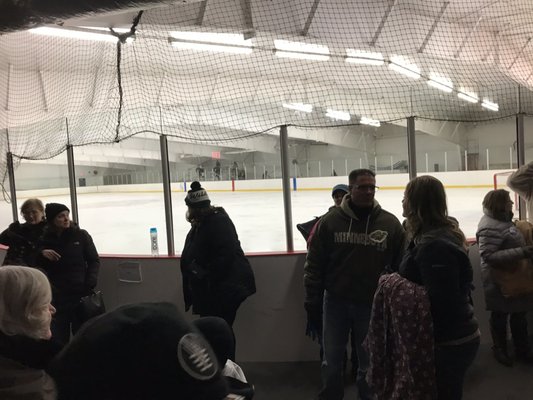 LILY LAKE ICE ARENA & RECREATION CENTER - Updated August 2025 - 1208 ...