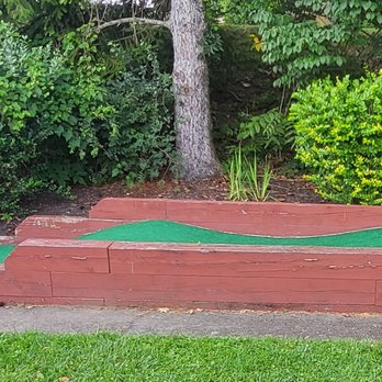 WILLOW MINIATURE GOLF & ICE CREAM SHOP - Updated April 2026 - 36 Photos ...
