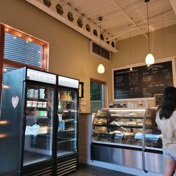 A LA MODE PIES BALLARD - Updated June 2025 - 76 Photos & 51 Reviews ...