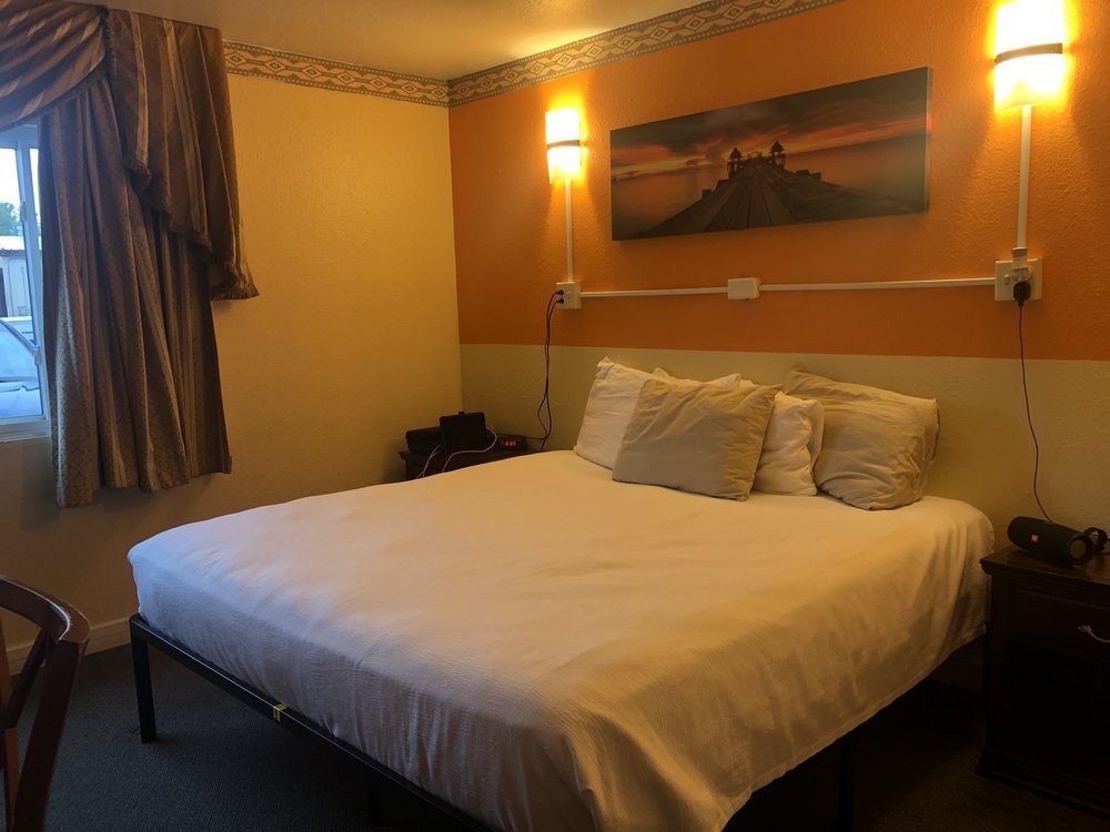 MIDTOWN - 3125 Wide Track Dr, Springfield, Illinois - Hotels - Phone ...