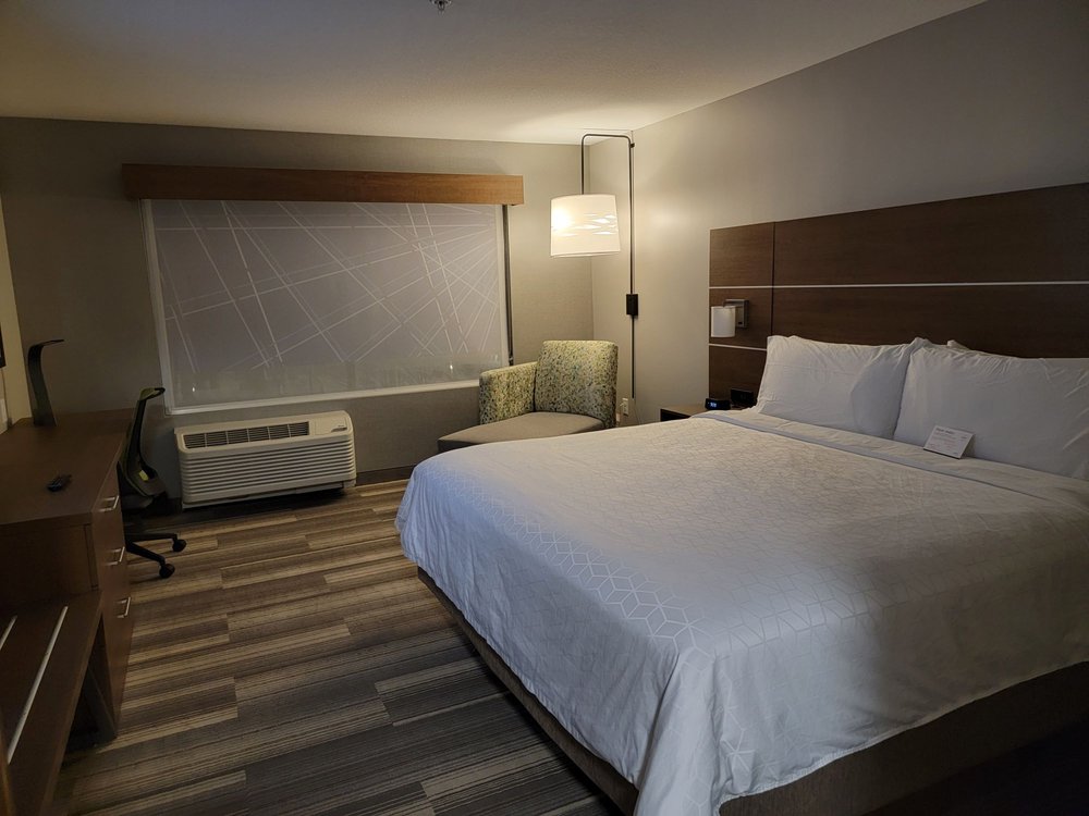 HOLIDAY INN EXPRESS & SUITES PHOENIX NORTH - HAPPY VALLEY - Updated ...