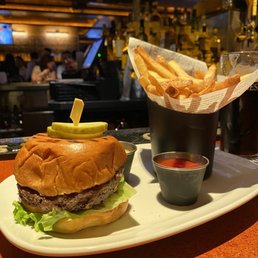 STOUT NYC - Updated December 2025 - 201 Photos & 304 Reviews - 60 East ...