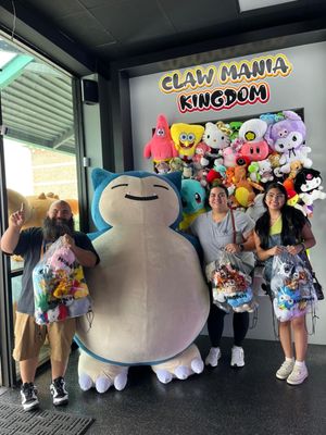 CLAW MANIA KINGDOM - Updated August 2024 - 528 Photos & 112 Reviews ...
