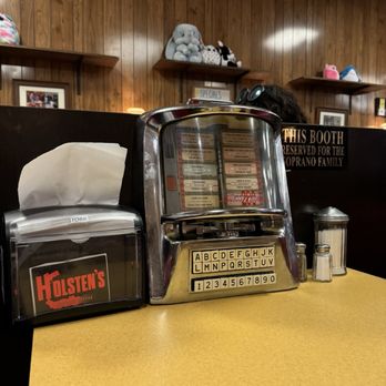 HOLSTEN’S ICE CREAM, CHOCOLATE & RESTAURANT - Updated August 2025 - 599 ...