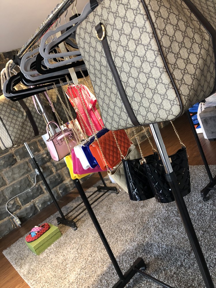 THE HOUSE OF THE BEAUTY TRAP | 1696 Lomond St, Winston-Salem, North ...