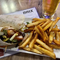 Manitowoc BRICK’S DOWNTOWN BAR & GRILL - Updated November 2024 - 48 ...