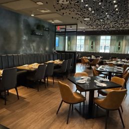 ENTOURAGE - Updated December 2025 - 578 Photos & 255 Reviews - 796 ...