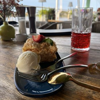 BELUGA HOUSE WATERFRONT RESTAURANT - Updated December 2025 - 154 Photos ...