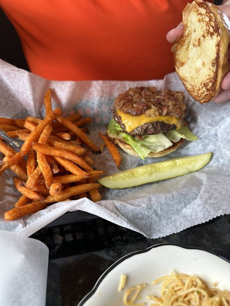 CHATTERS BAR AND GRILL - Updated November 2025 - 109 Main St, Kewaskum ...