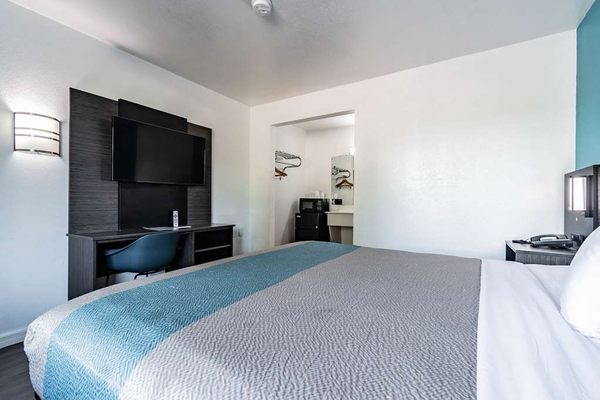 MASTERS INN FAIRGROUNDS - Updated June 2025 - 37 Photos - 6626 E Dr ...