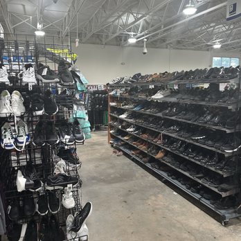 GOODWILL INDUSTRIES-SUNCOAST - Updated October 2025 - 73 Photos & 49 ...