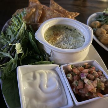 THREE ROSES TAVERN - Updated July 2025 - 56 Photos & 52 Reviews - 105 N ...