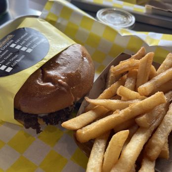 EAT CRISPY BURGER - Updated August 2025 - 49 Photos & 38 Reviews - 4150 ...