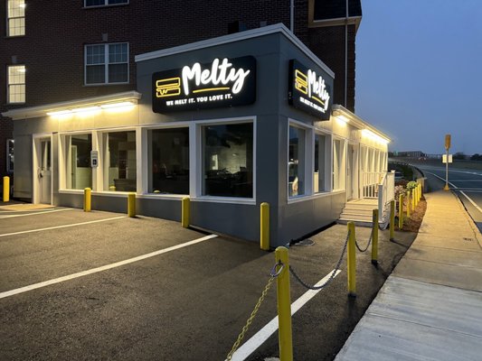 MELTY - Updated August 2025 - 43 Photos & 12 Reviews - 290 Washington ...