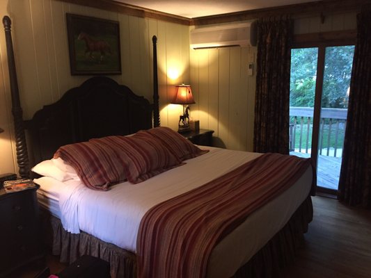 THE VILLAGE INN - Updated October 2025 - 42 Photos & 29 Reviews - 7876 ...