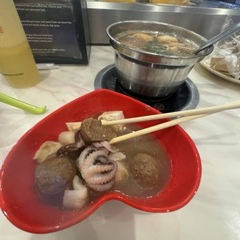 U & ME REVOLVING HOT POT - Updated August 2024 - 921 Photos & 501 ...
