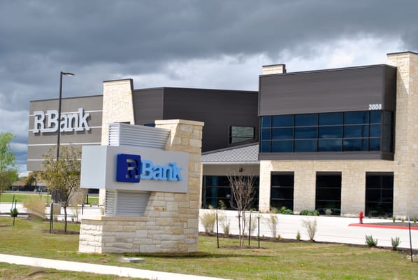 R BANK - Updated July 2025 - 18 Photos - 3600 Palm Valley Blvd, Round ...