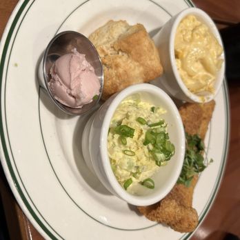 FIXINS SOUL KITCHEN - LOS ANGELES - 800 W Olympic Blvd, Los Angeles ...