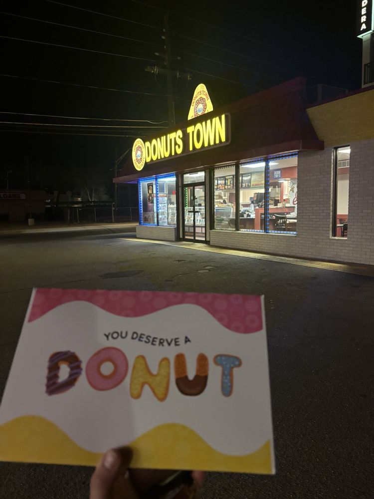 THE DONUT HOUSE - Updated June 2026 - 10 Photos & 16 Reviews - 2308 S ...