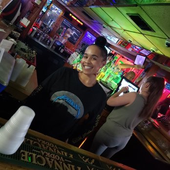 ROUND TABLE SPORTS BAR & LOUNGE - Updated January 2026 - 110 Photos ...