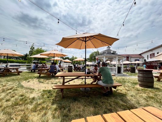 THE STABLES KITCHEN & BEER GARDEN - 13 Photos & 11 Reviews - 160 Park ...