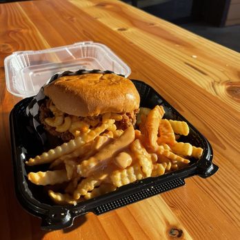 ALI’S HOT CHICKEN & SMASH BURGER - Updated November 2024 - 27 Photos ...