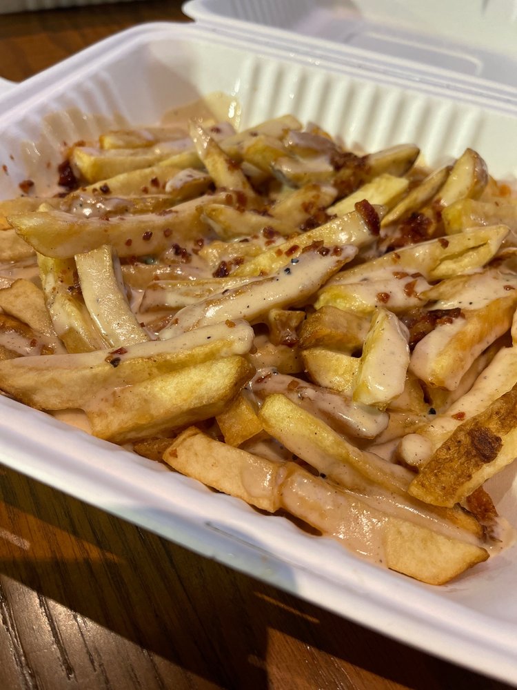 BETWEEN THE RINKS - RESTAURANT & BAR - Updated March 2024 - 22 Photos ...