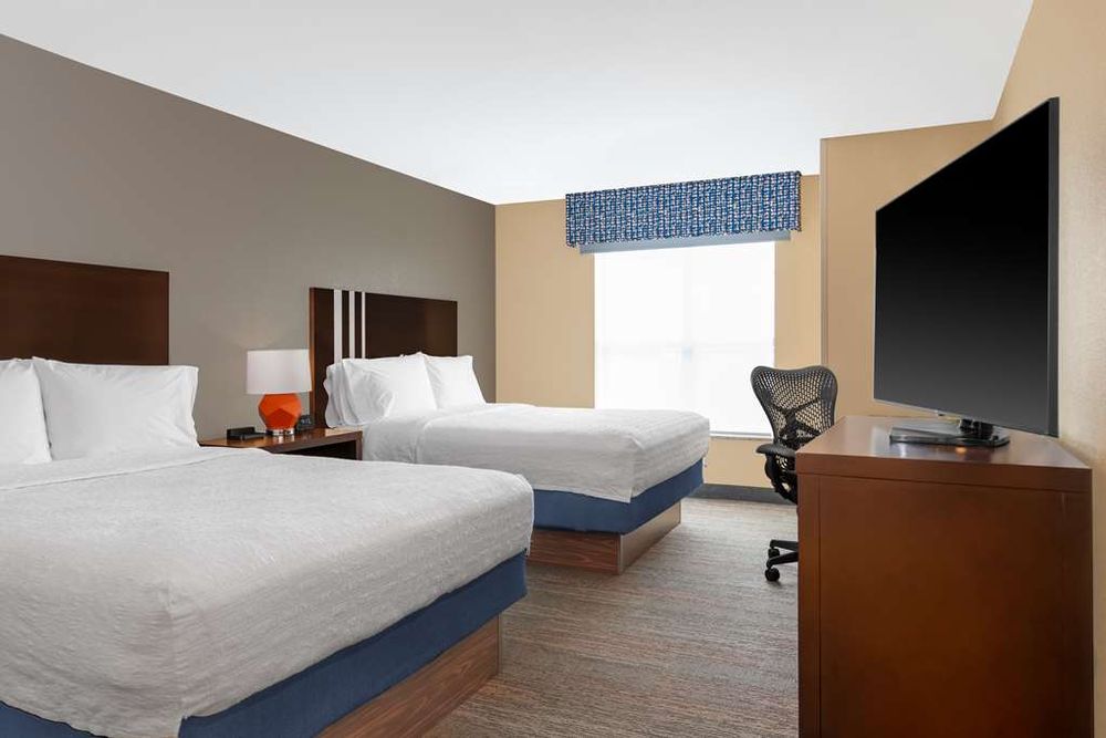 HAMPTON INN & SUITES MADISON DOWNTOWN - Updated December 2025 - 205 ...