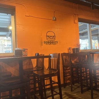 BURGEEZY - Updated July 2024 - 51 Photos & 28 Reviews - 335 W 9th St ...