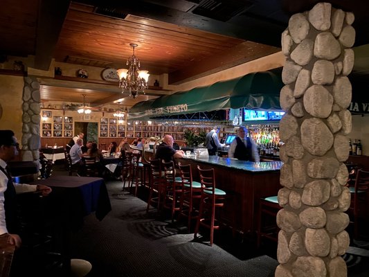 CASTELLI’S - Updated December 2025 - 362 Photos & 713 Reviews - 73098 ...