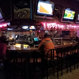 DELLIS’ RESTAURANT BAR & GRILL - Updated January 2026 - 89 Photos & 134 ...