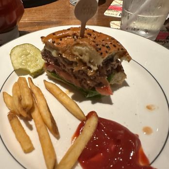 THE CAPITAL BURGER - Updated November 2024 - 1346 Photos & 986 Reviews ...